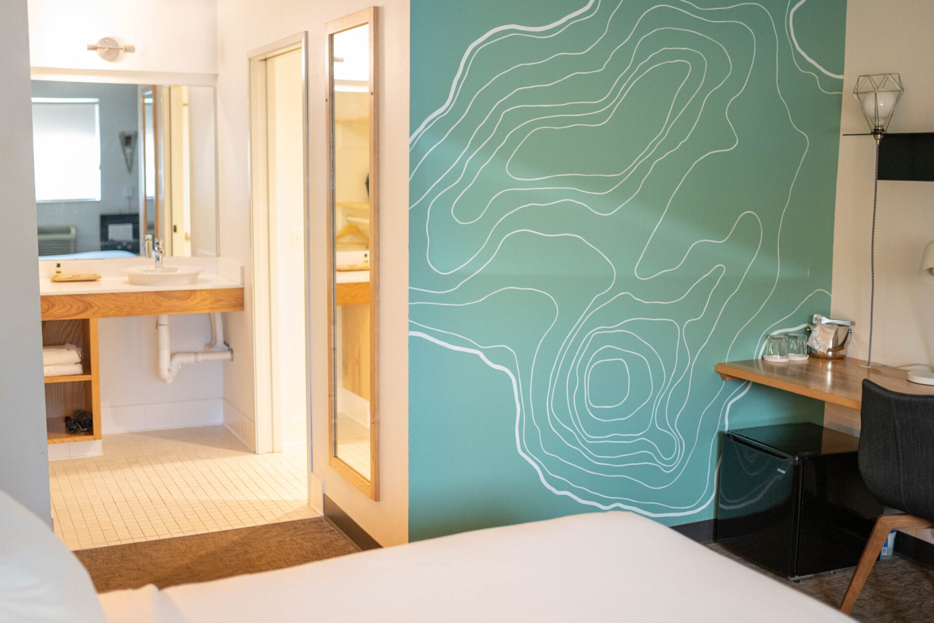 King Flat - The Oxbow Hotel